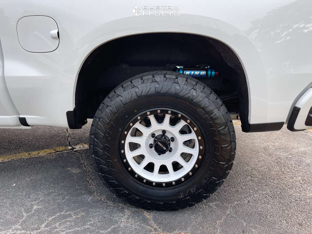 2021 Chevrolet Silverado 1500 with 18x9 -12 Method Mr305 and 25/70R18 ...