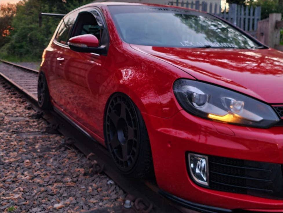 2009 Volkswagen GTI with 18x9 45 Fifteen52 Turbomac and 215/35R18 ...