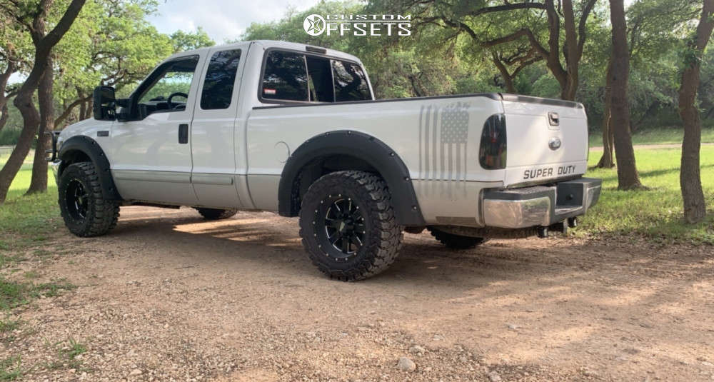 2001 Ford F-250 Super Duty with 18x10 -24 Moto Metal Mo962 and 33/12 ...