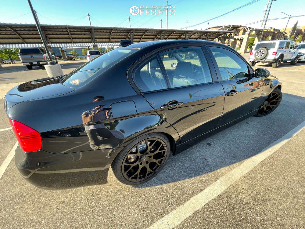 2006 BMW 325xi with 18x8 40 Ravetti M8 and 225/40R18 Continental ...
