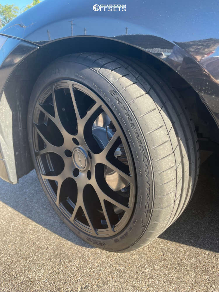 2006 BMW 325xi with 18x8 40 Ravetti M8 and 225/40R18 Continental ...