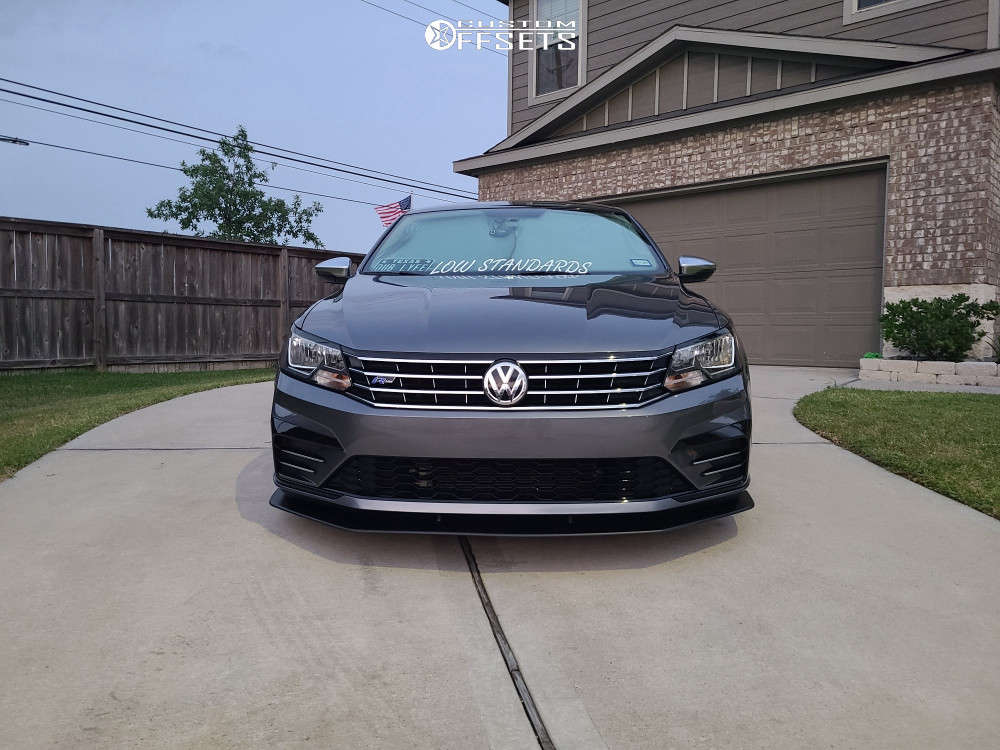 2017 Volkswagen Passat with 20x8.5 35 Ferrada FR2 and 225/35R20 ...