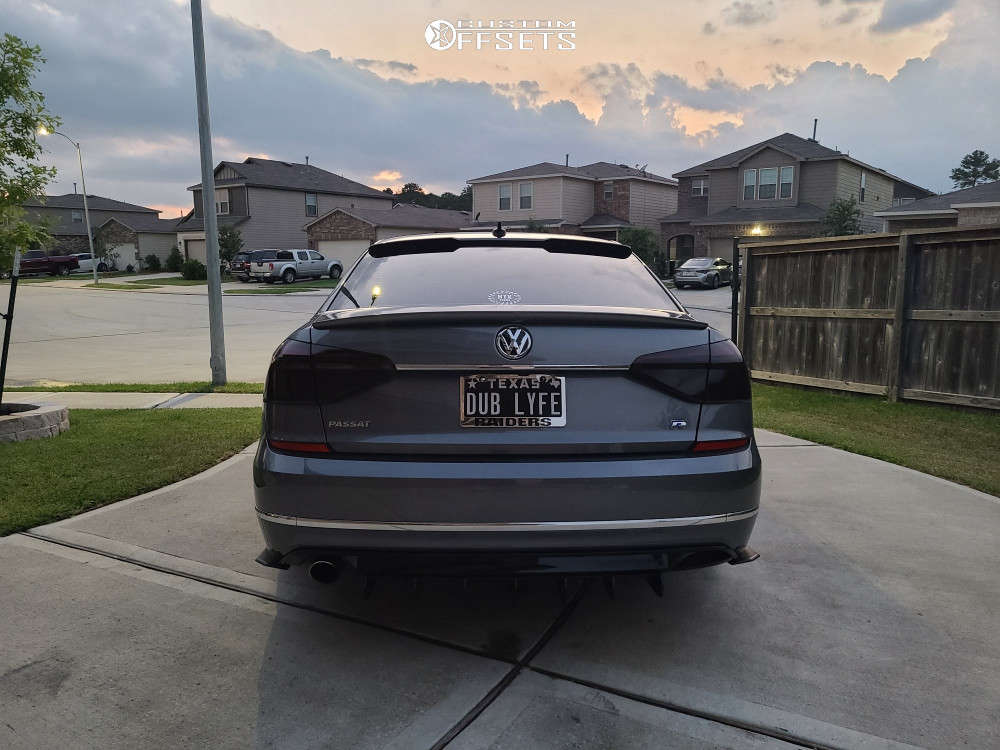 2017 Volkswagen Passat with 20x8.5 35 Ferrada FR2 and 225/35R20 ...