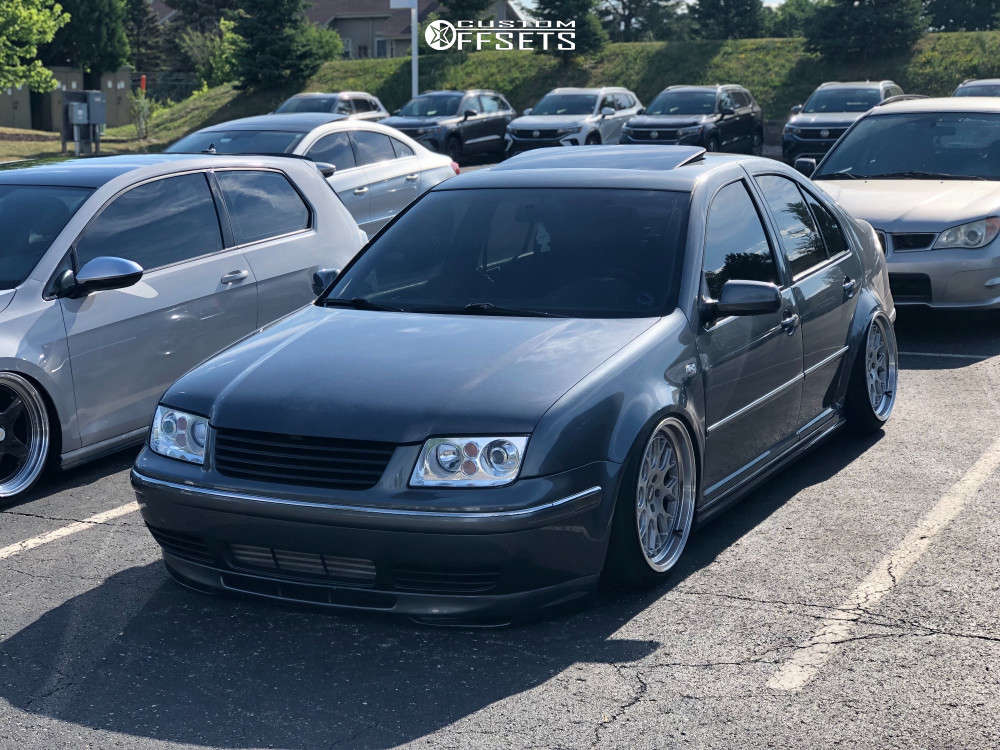 2005 Volkswagen Jetta with 18x9.5 30 ESR Cs1 and 215/40R18 Achilles Atr ...