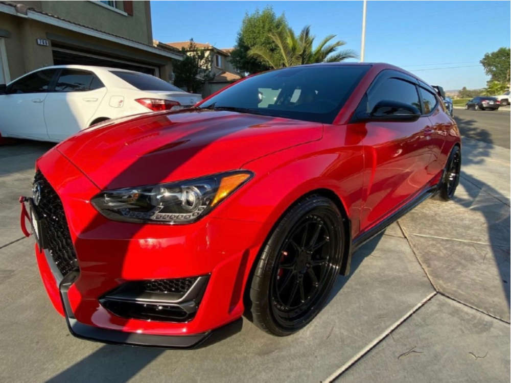 2021 Hyundai Veloster N with 19x8.5 35 Aodhan Ds08 and 235/35R19 ...