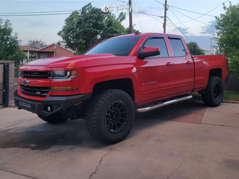 2016 Chevrolet Silverado 1500 with 18x9 -12 Method Mr305 and 33/12.5R18 ...