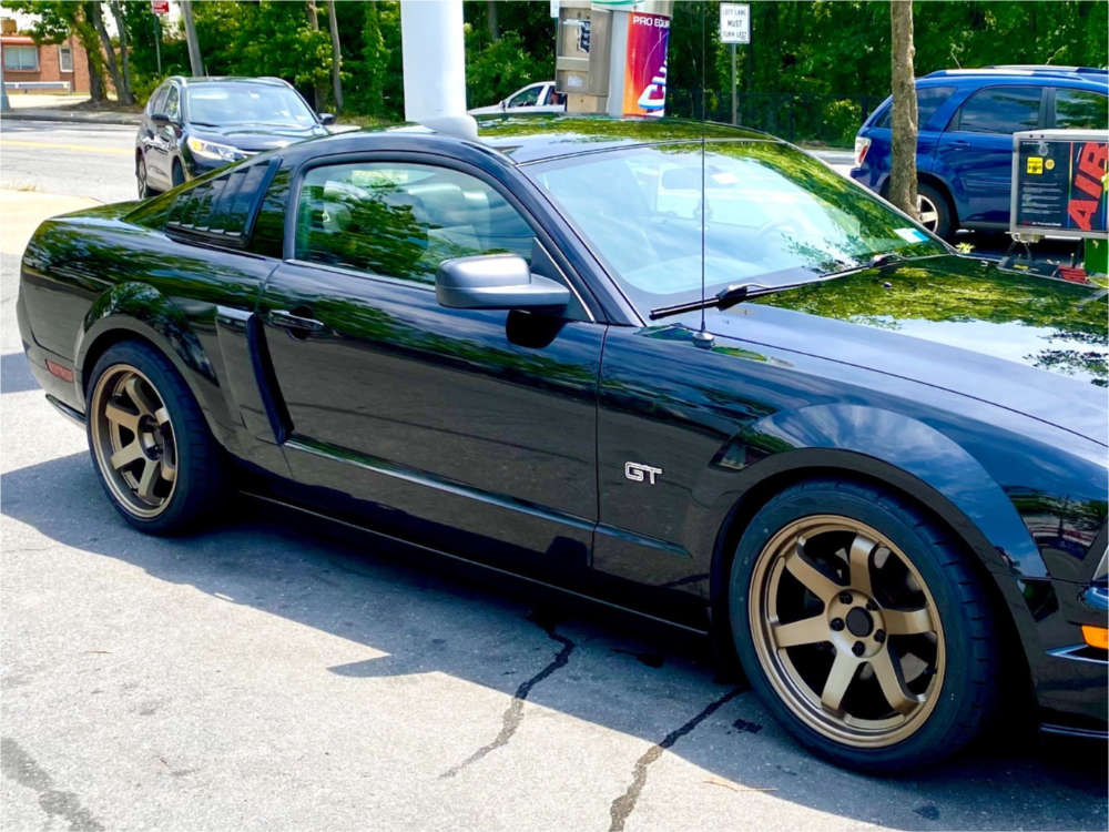 2006 Ford Mustang with 18x9.5 22 AVID1 AV6 and 275/35R18 Nitto Nt555 ...