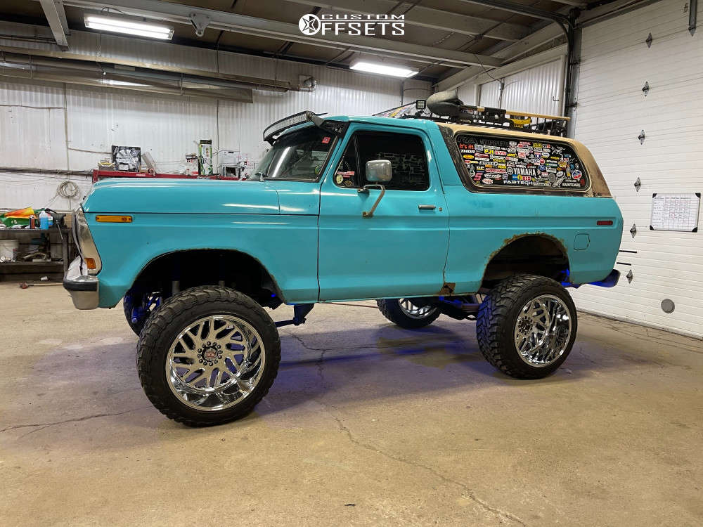 1979 Ford Bronco with 22x14 -76 Fuel Triton D609 and 35/12.5R22 Toyo ...