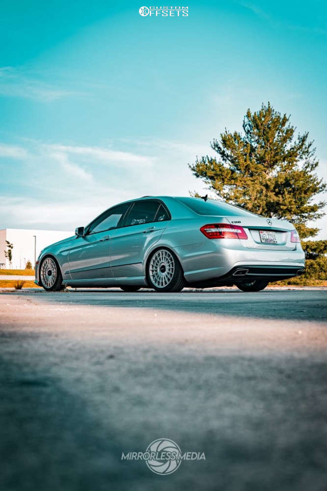 2010 Mercedes-Benz E550 with 18x8.5 35 Rotiform Las-r and 235/40R18 ...