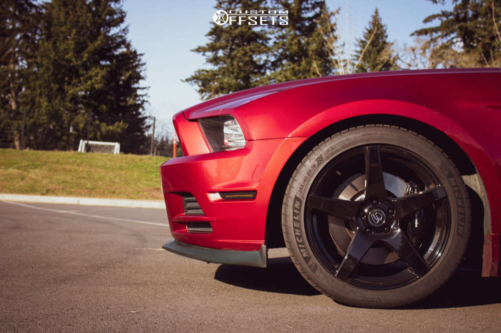2014 Ford Mustang with 19x9 35 Forgestar Cf5 and 255/40R19 Michelin ...