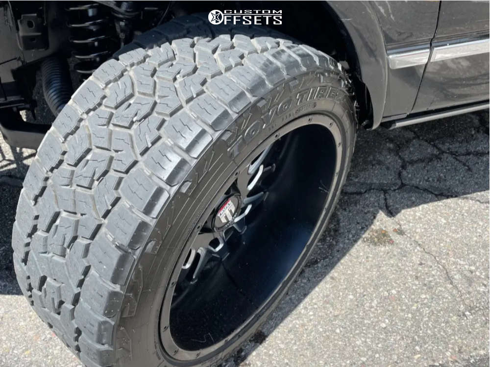 2009 Ford F-150 with 22x12 -44 American Truxx Dna and 33/12.5R22 Toyo ...