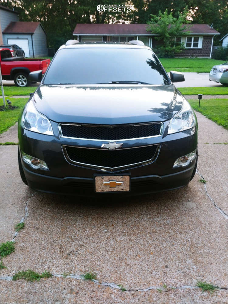 2012 Chevrolet Traverse with 22x9.5 0 Massiv 923 and 265/40R22 Lionhart ...