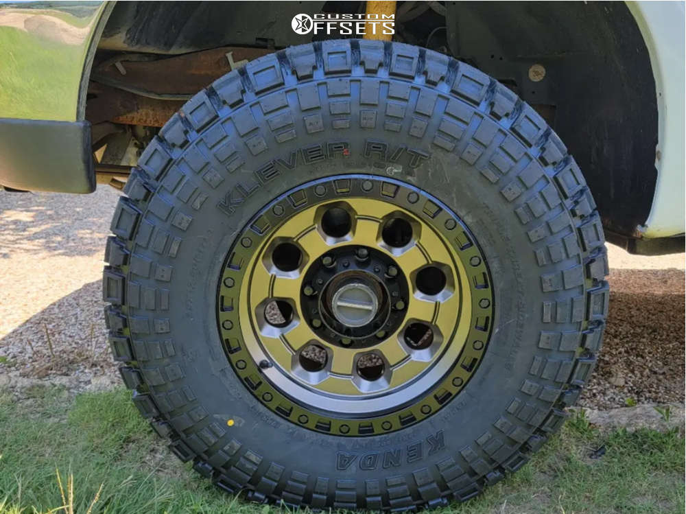 2001 Ford F-350 Super Duty with 18x9 0 American Racing Ar201 and 35/12 ...