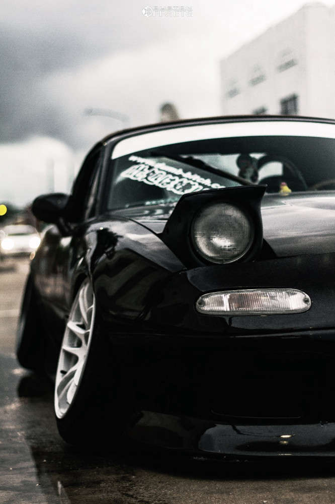 1995 Mazda Miata with 16x8.25 25 JNC Jnc030 and 195/45R16 Kenda and ...