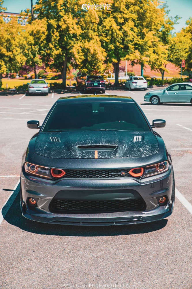 2020 Dodge Charger with 20x10 25 Ferrada FR4 and 275/40R20 Atturo Az850 ...