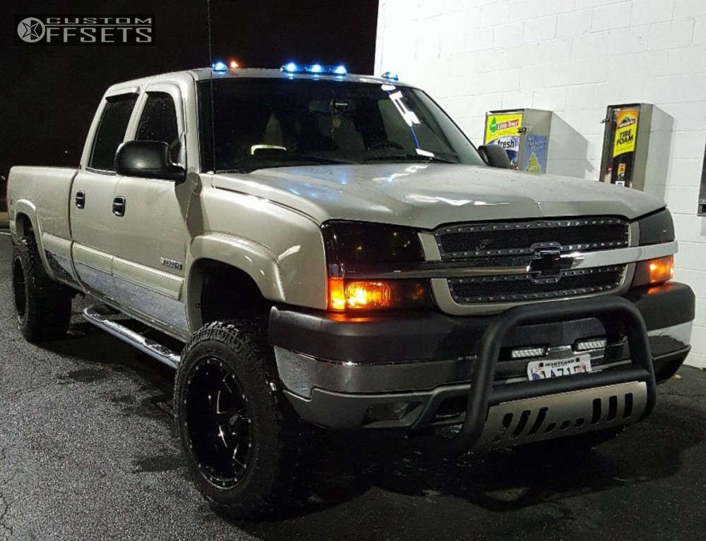 2004 Chevrolet Silverado 2500 HD with 20x12 -44 Moto Metal Mo962 and 35 ...