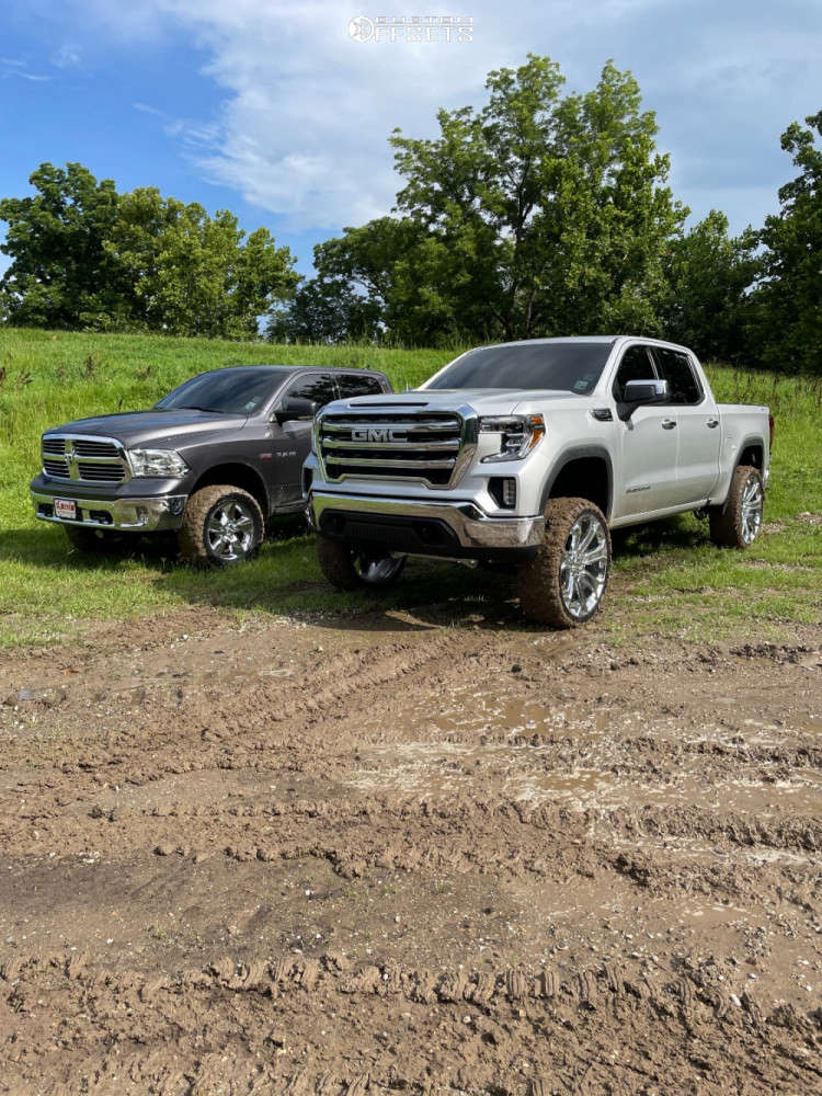 2020 GMC Sierra 1500 with 26x10 31 Reps G06 and 35/13.5R26 Comforser ...