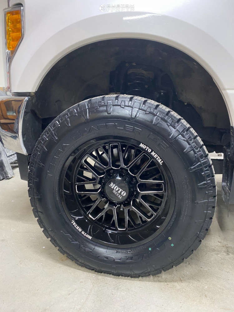 2017 Ford F-350 Super Duty with 20x10 -18 Moto Metal Mo802 and 35/12 ...