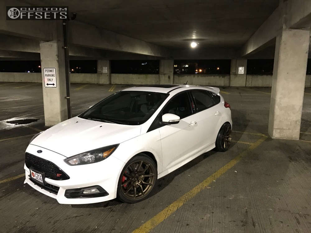 2016 Ford Focus with 18x9.5 35 Option Lab R716 and 235/40R18 ...