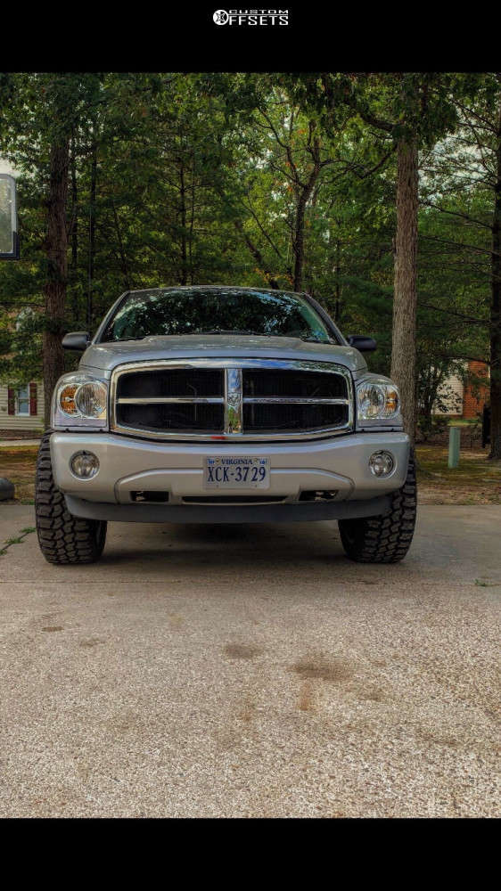 2006 Dodge Durango with 22x10 -18 Moto Metal Mo985 and 33/12.5R22 ...