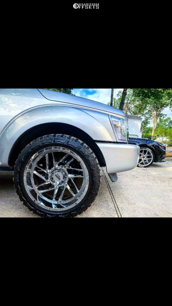 2006 Dodge Durango with 22x10 -18 Moto Metal Mo985 and 33/12.5R22 ...