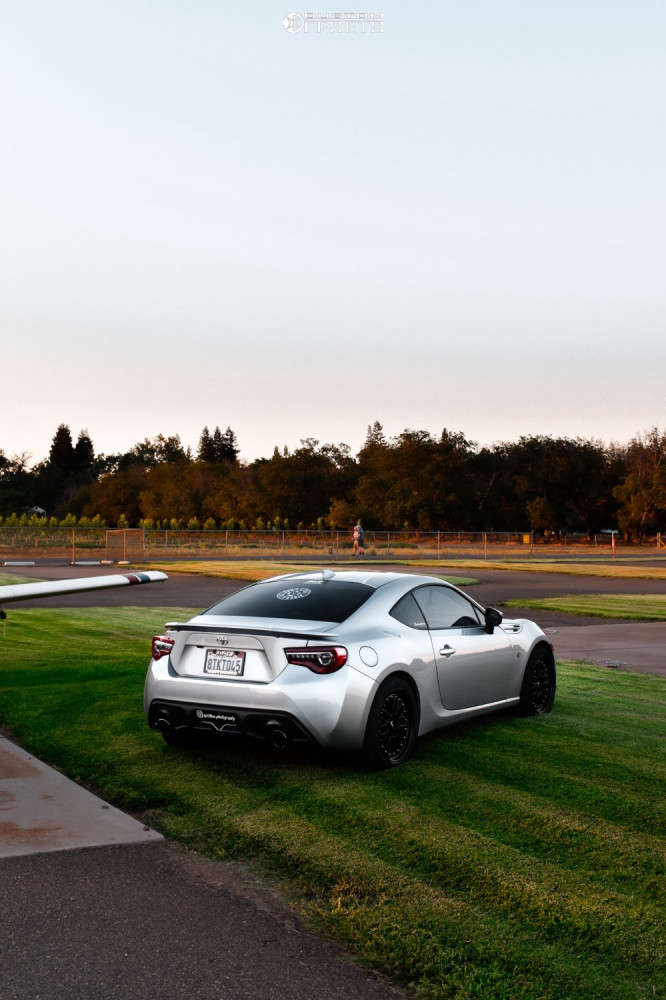 2020 Toyota 86 with 18x8.5 35 XXR 521 and 245/40R18 Vercelli Strada Ii ...