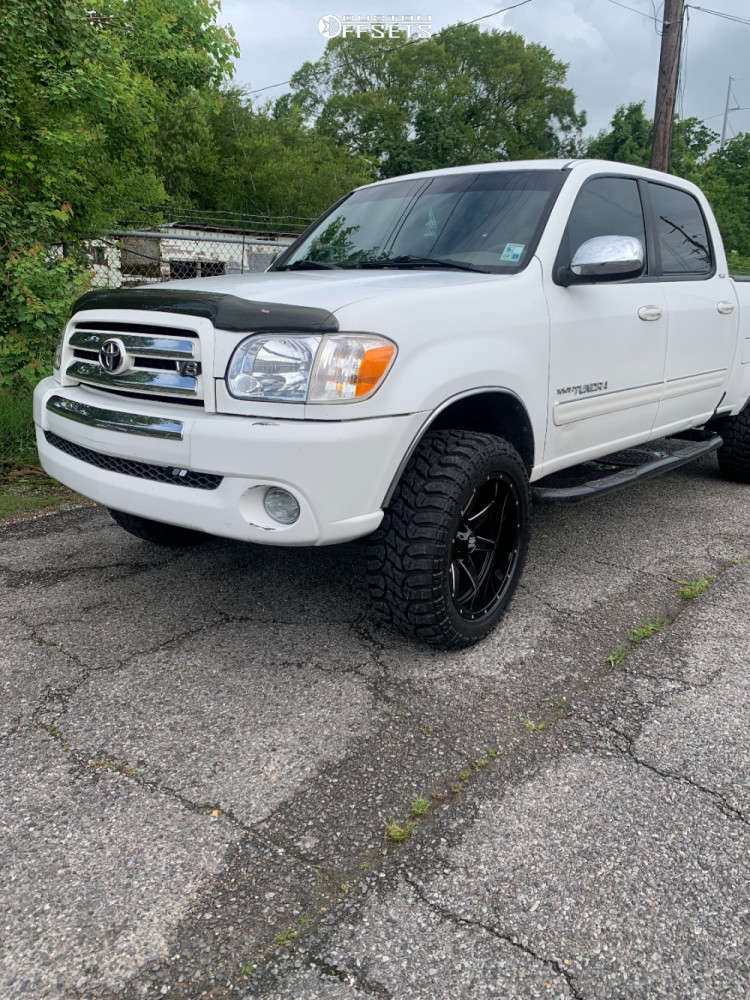 2006 Toyota Tundra with 20x10 -24 Havok H112 and 32/10.5R20 Lancaster ...