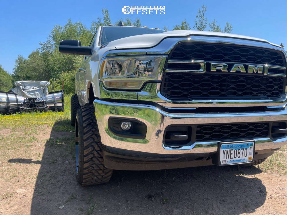 2021 Ram 3500 with 22x12 -44 TIS Forged 544bm and 33/12.5R22 Atturo ...