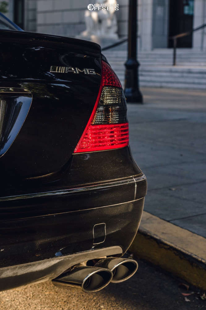 2006 Mercedes-Benz E55 AMG with 19x9 25 HRE FlowForm Ff01 and 265/35R19 ...