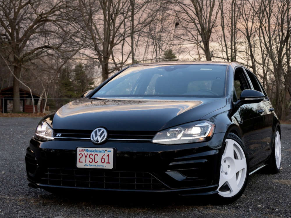 2018 Volkswagen Golf R with 18x8.5 45 Fifteen52 Tarmac and 235/40R18 ...