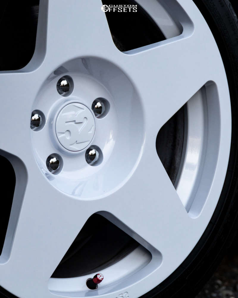 2018 Volkswagen Golf R with 18x8.5 45 Fifteen52 Tarmac and 235/40R18 ...