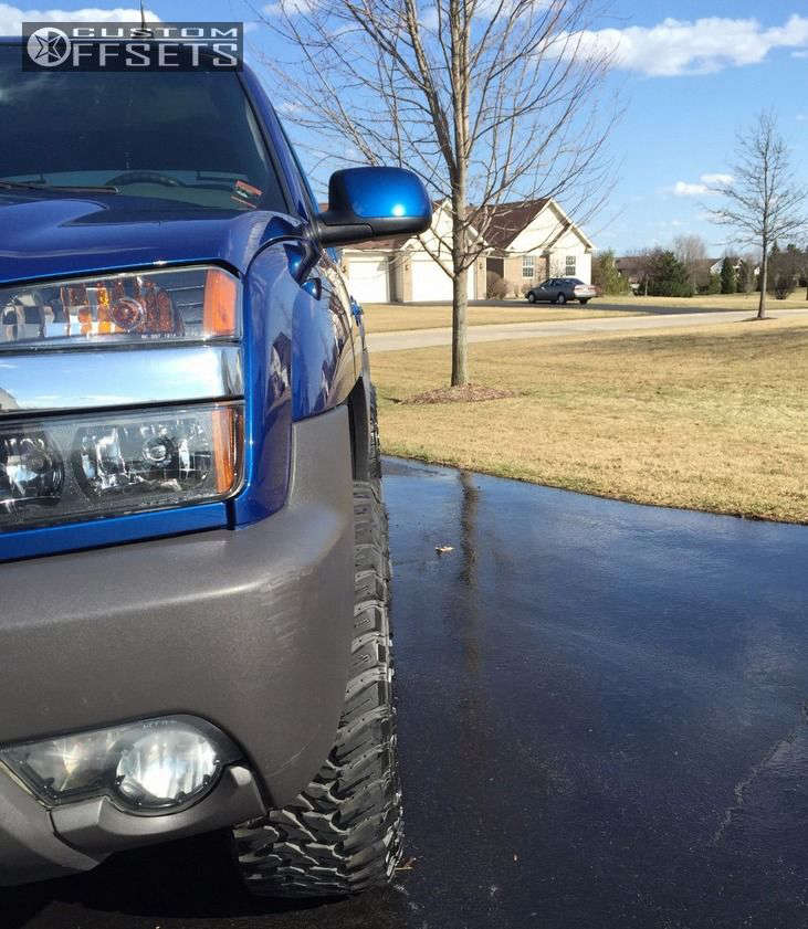 2003 Chevrolet Avalanche with 20x10 -24 Fuel Maverick and 33/12.5R20 ...