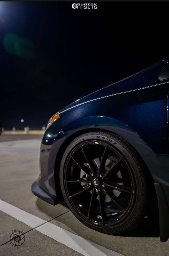 2019 Toyota Corolla with 18x8.5 39 Pacer Infinity and 215/40R18 ...