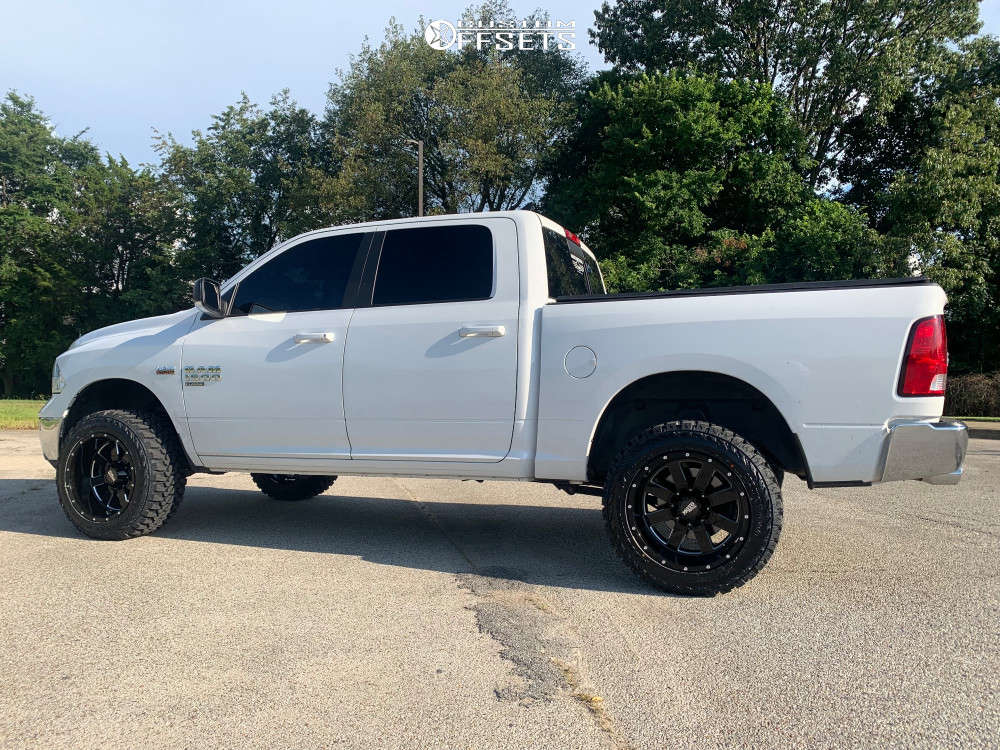 2018 Ram 1500 with 20x12 -44 Moto Metal Mo962 and 33/12.5R20 Yokohama ...
