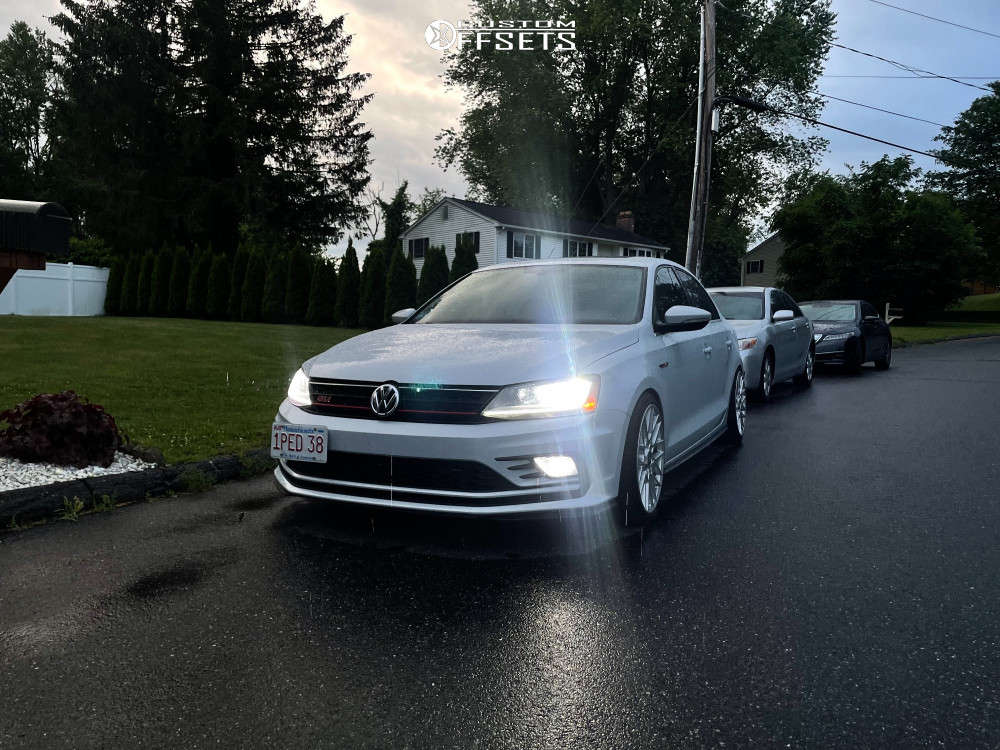 2017 Volkswagen Jetta with 18x8.5 36 Rotiform Rse and 215/40R18 ...