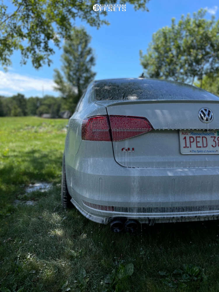 2017 Volkswagen Jetta with 18x8.5 36 Rotiform Rse and 215/40R18 ...