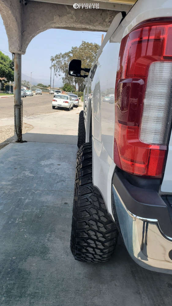 2019 Ford F-250 Super Duty with 17x8.5 -12 Method Mr301 and 39/12.5R17 Kanati Mud Hog and ...