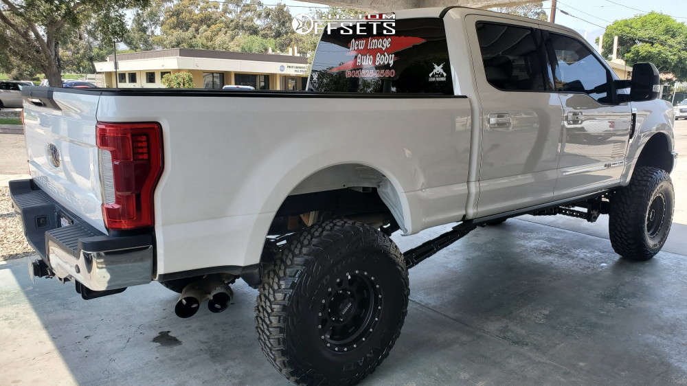 2019 Ford F-250 Super Duty with 17x8.5 -12 Method Mr301 and 39/12.5R17 ...