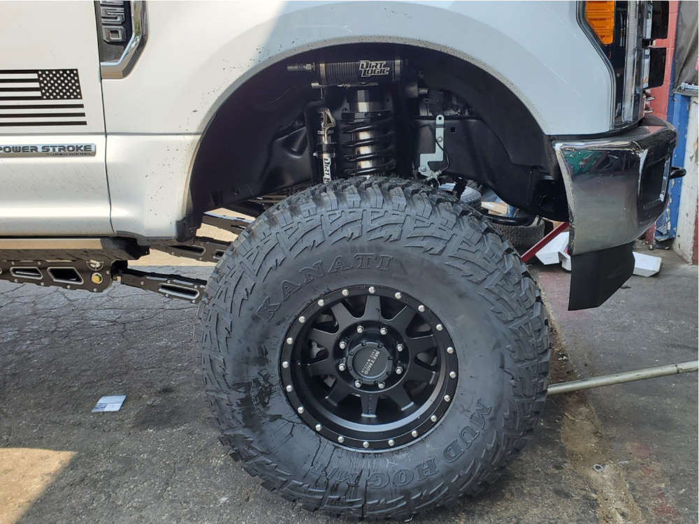 2019 Ford F-250 Super Duty with 17x8.5 -12 Method Mr301 and 39/12.5R17 Kanati Mud Hog and ...