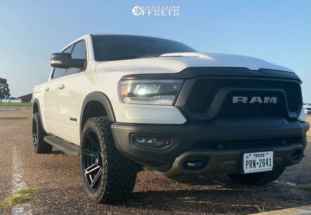 2019 Ram 1500 with 22x10 -18 4Play 4P08 and 33/12.5R22 Venom Power ...