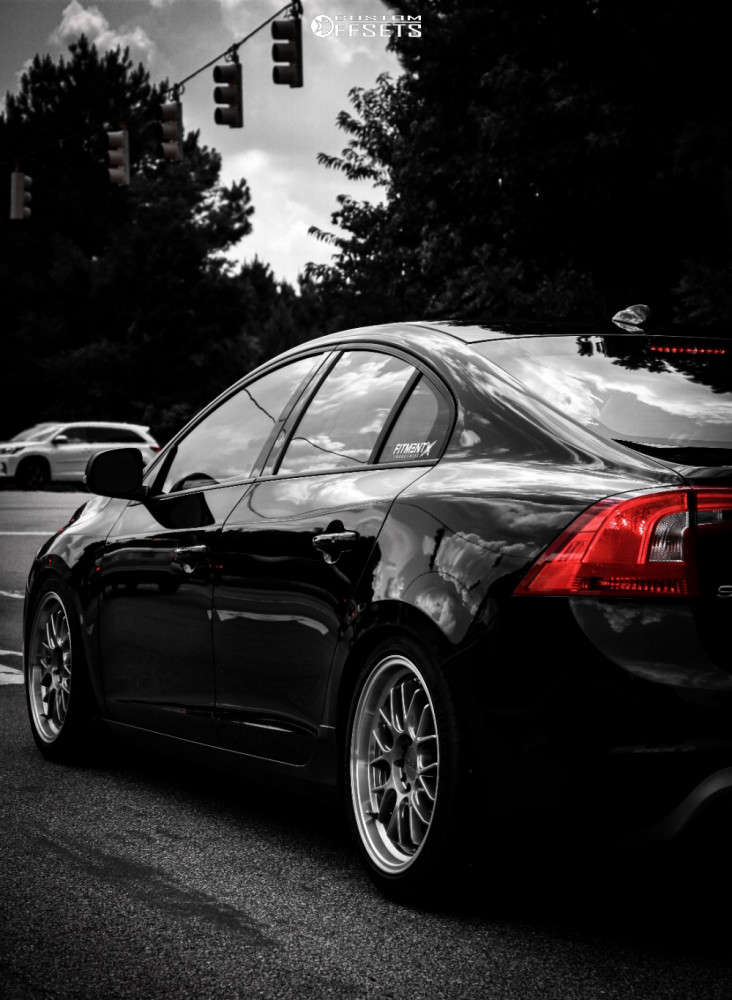 2017 Volvo S60 with 18x8.5 42 F1R F21 and 235/40R18 Michelin Pilot ...