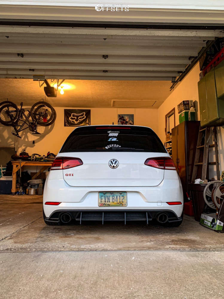 2019 Volkswagen GTI with 18x8.5 40 Regen5 R34 and 235/40R18 Vredestein ...