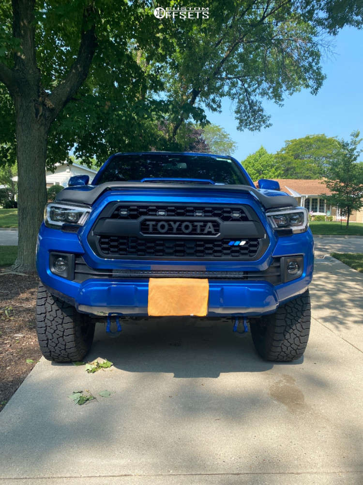 2017 Toyota Tacoma with 18x9 1 Fuel Vector and 285/65R18 Falken ...