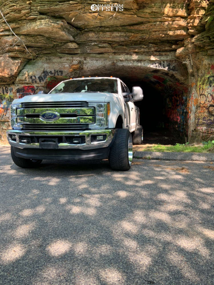 2017 Ford F-350 Super Duty with 24x14 -76 Hostile Alpha and 305/35R24 ...