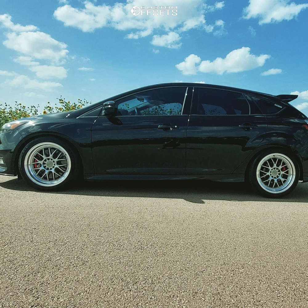 2018 Ford Focus with 18x8.5 42 F1R F21 and 245/40R18 Lexani Lxuhp-207 ...