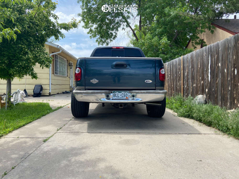 2001 Ford F-150 with 20x12 -44 Moto Metal Mo993 and 305/50R20 Sailun ...