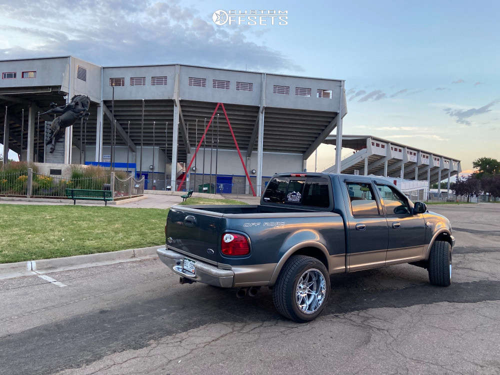 2001 Ford F-150 with 20x12 -44 Moto Metal Mo993 and 305/50R20 Sailun ...