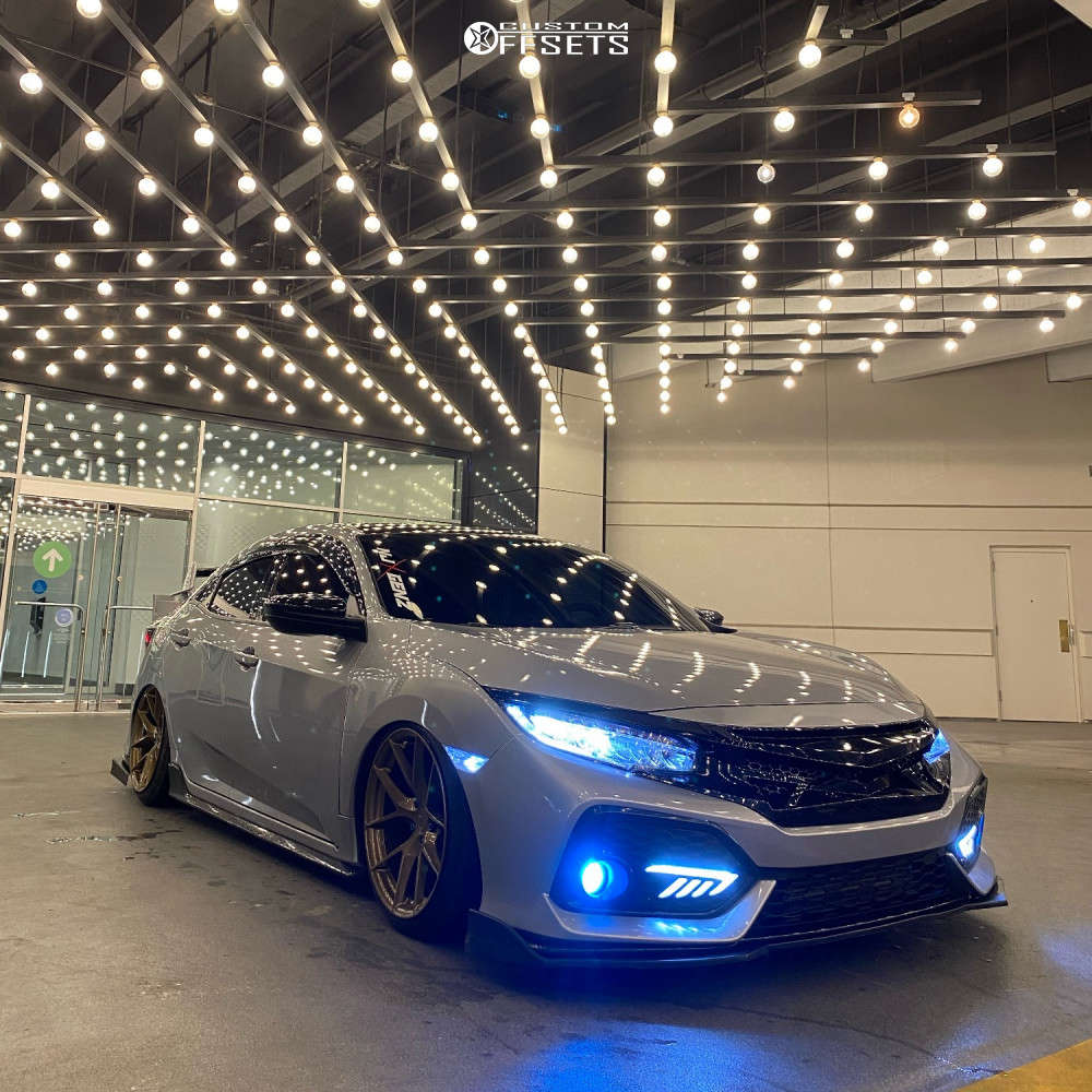2019 Honda Civic with 18x9.5 35 Aodhan Aff7 and 215/40R18 Federal ...