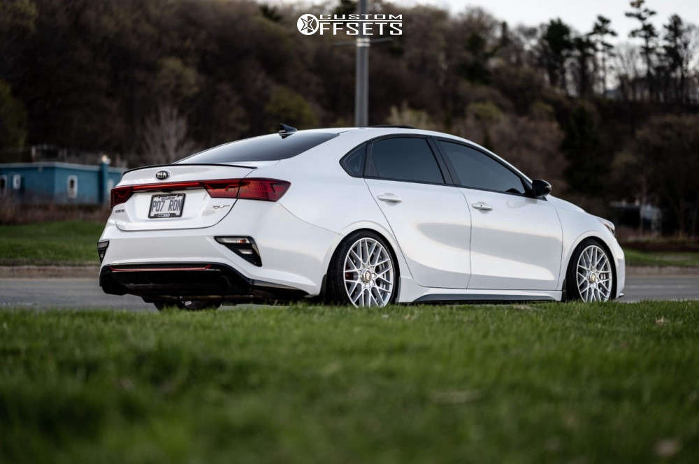 2021 Kia Forte with 18x8.5 45 Rotiform Rse and 215/40R18 Firestone ...