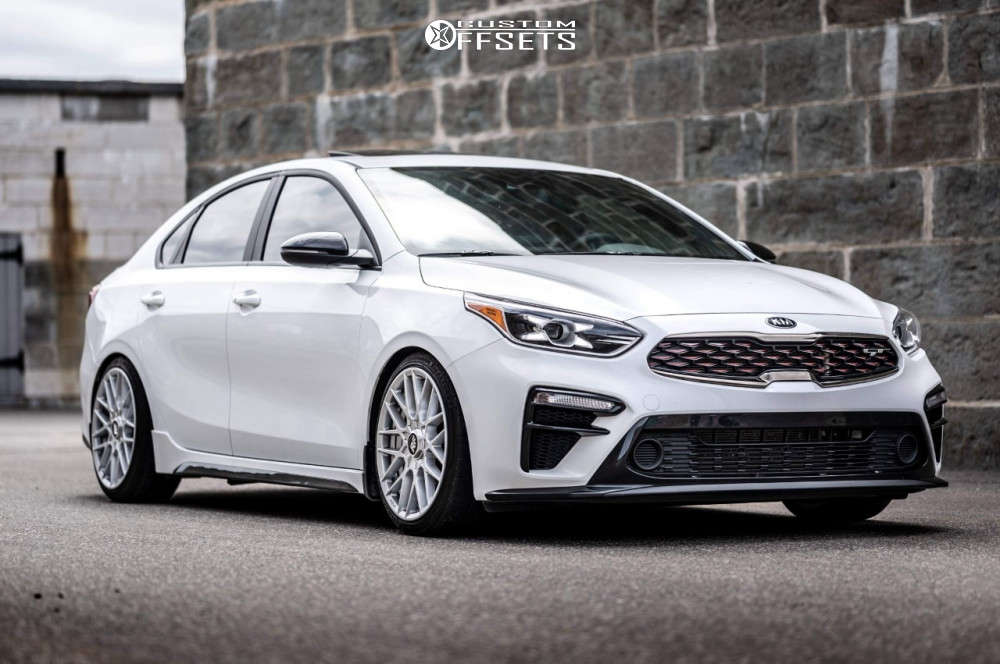 2021 Kia Forte with 18x8.5 45 Rotiform Rse and 215/40R18 Firestone ...